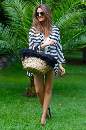 Cómo Ir Vestida a la Piscina Sin Perder Glamour (Guía)