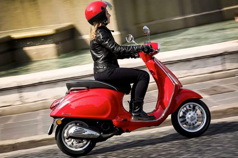Cómo Vestir Para Ir en Moto Si Eres Mujer ⇒ 【¡Guía!】 ️